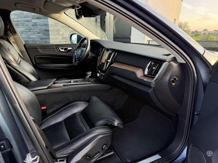 Zils Volvo XC60 2017 Tauragė, ar dzinēja tilpumu 1.97 L un nobraukumu 211 tūkst. km par 18800 €, foto 20 vietnē AUTOMOTO.COM.LV