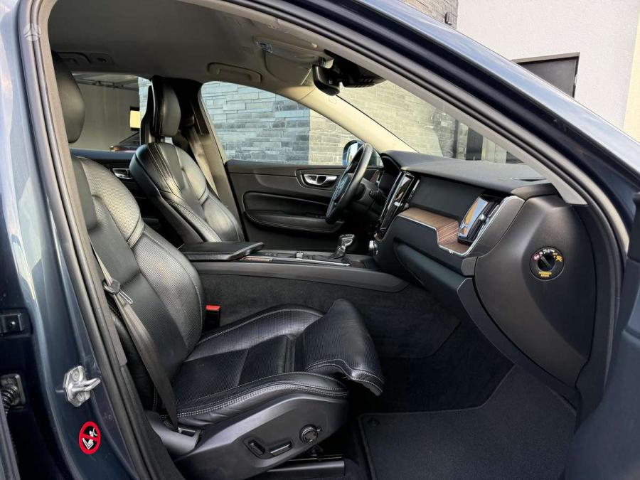 Zils Volvo XC60 2017 Tauragė, ar dzinēja tilpumu 1.97 L un nobraukumu 211 tūkst. km par 18800 €, foto 22 vietnē AUTOMOTO.COM.LV