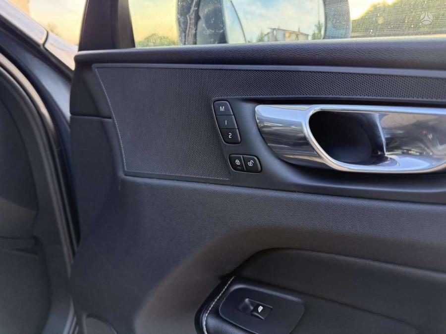 Zils Volvo XC60 2017 Tauragė, ar dzinēja tilpumu 1.97 L un nobraukumu 211 tūkst. km par 18800 €, foto 24 vietnē AUTOMOTO.COM.LV