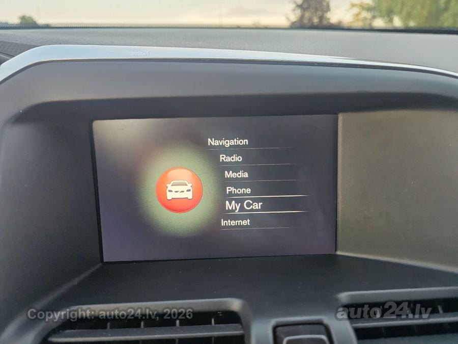 Blue Volvo XC60 2017 in Paide, with an engine capacity of 2.40 L and mileage of 189 thousand km for 15900 €, photo 15 on AUTOMOTO.COM.LV