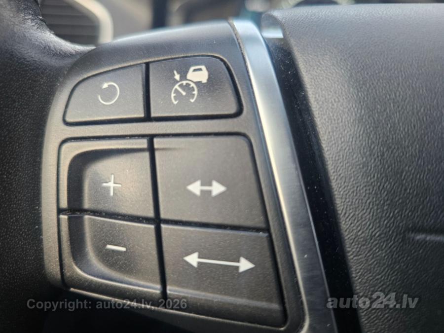 Blue Volvo XC60 2017 in Paide, with an engine capacity of 2.40 L and mileage of 189 thousand km for 15900 €, photo 19 on AUTOMOTO.COM.LV