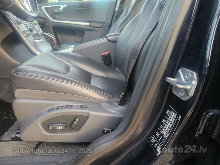 Blue Volvo XC60 2017 in Paide, with an engine capacity of 2.40 L and mileage of 189 thousand km for 15900 €, photo 25 on AUTOMOTO.COM.LV