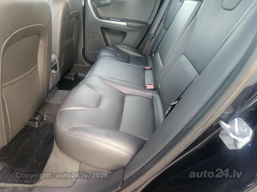 Blue Volvo XC60 2017 in Paide, with an engine capacity of 2.40 L and mileage of 189 thousand km for 15900 €, photo 28 on AUTOMOTO.COM.LV