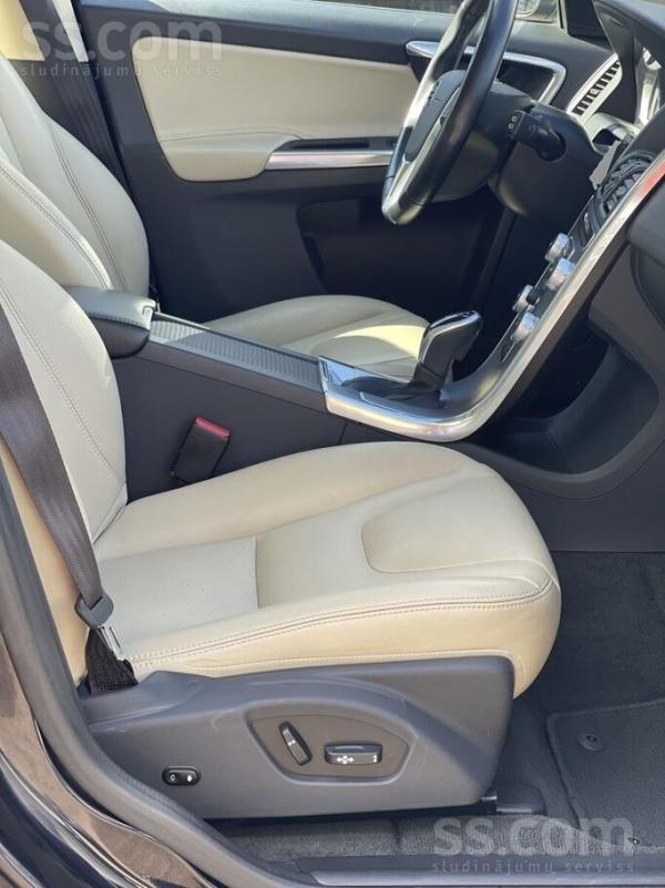 Zils Volvo XC60 2017 Rīga, ar dzinēja tilpumu 2.00 L un nobraukumu 0 tūkst. km par 16800 €, foto 8 vietnē AUTOMOTO.COM.LV