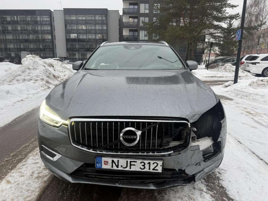 Blue Volvo XC60 2018 in Vilnius, with an engine capacity of 2.00 L and mileage of 316 thousand km for 10800 €, photo 3 on AUTOMOTO.COM.LV