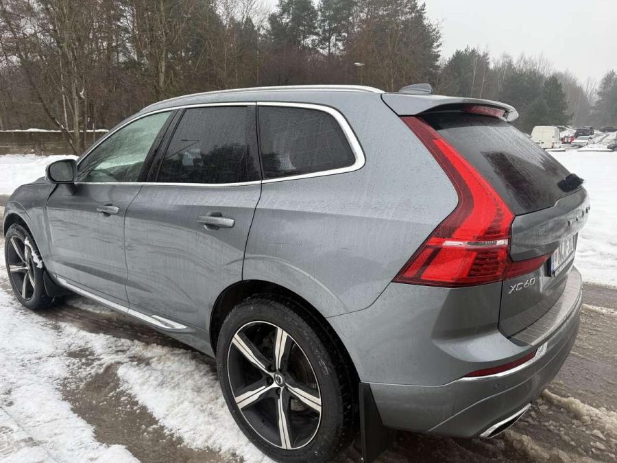 Blue Volvo XC60 2018 in Vilnius, with an engine capacity of 2.00 L and mileage of 316 thousand km for 10800 €, photo 4 on AUTOMOTO.COM.LV
