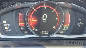 Blue Volvo XC60 2018 in Riga, with an engine capacity of 2.00 L and mileage of 255 thousand km for 12490 €, photo 8 on AUTOMOTO.COM.LV