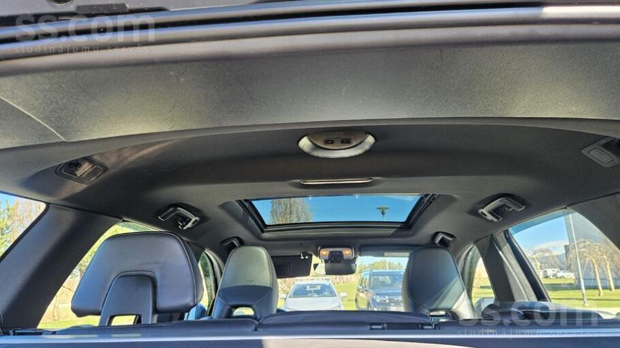 Blue Volvo XC60 2018 in Riga, with an engine capacity of 2.00 L and mileage of 255 thousand km for 12490 €, photo 11 on AUTOMOTO.COM.LV