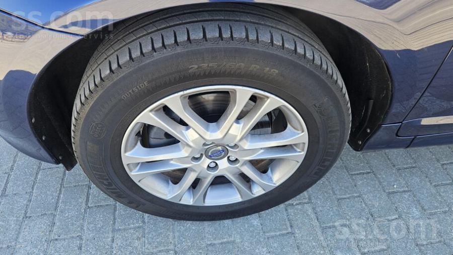 Blue Volvo XC60 2018 in Riga, with an engine capacity of 2.00 L and mileage of 255 thousand km for 12490 €, photo 19 on AUTOMOTO.COM.LV