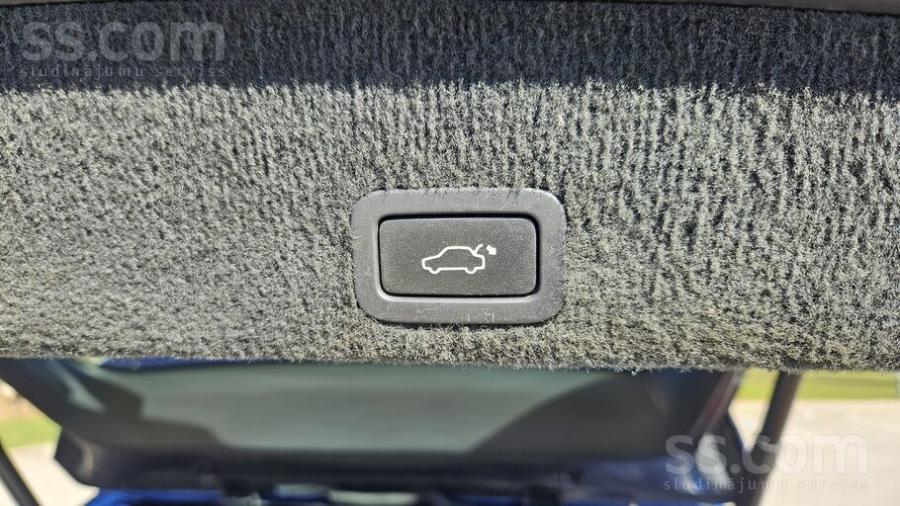 Blue Volvo XC60 2018 in Riga, with an engine capacity of 2.00 L and mileage of 255 thousand km for 12490 €, photo 20 on AUTOMOTO.COM.LV