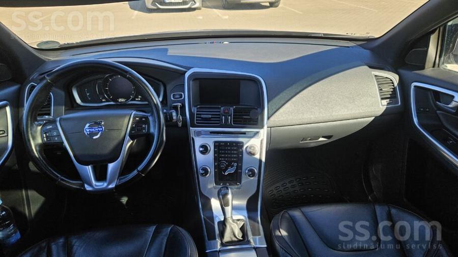 Blue Volvo XC60 2018 in Riga, with an engine capacity of 2.00 L and mileage of 255 thousand km for 12490 €, photo 21 on AUTOMOTO.COM.LV