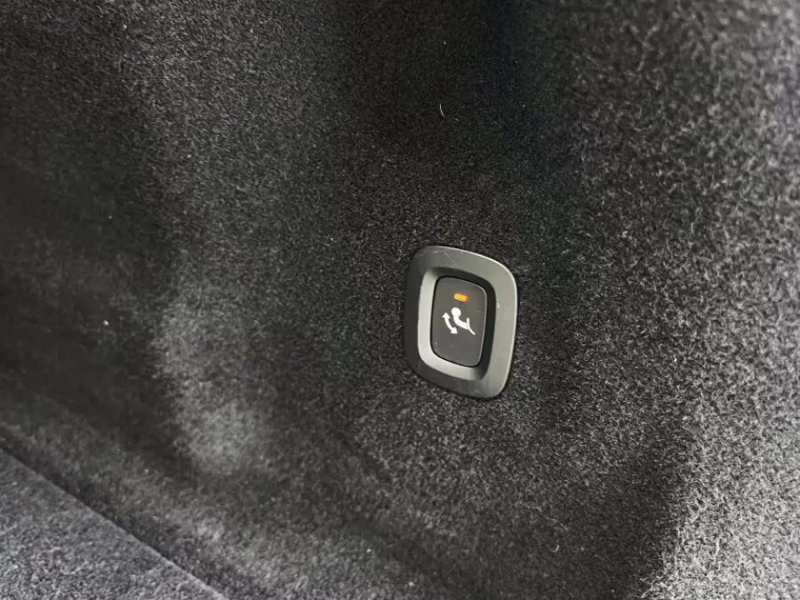 Zils Volvo XC60 2018 Rīga, ar dzinēja tilpumu 2.00 L un nobraukumu 183 tūkst. km par 24550 €, foto 10 vietnē AUTOMOTO.COM.LV