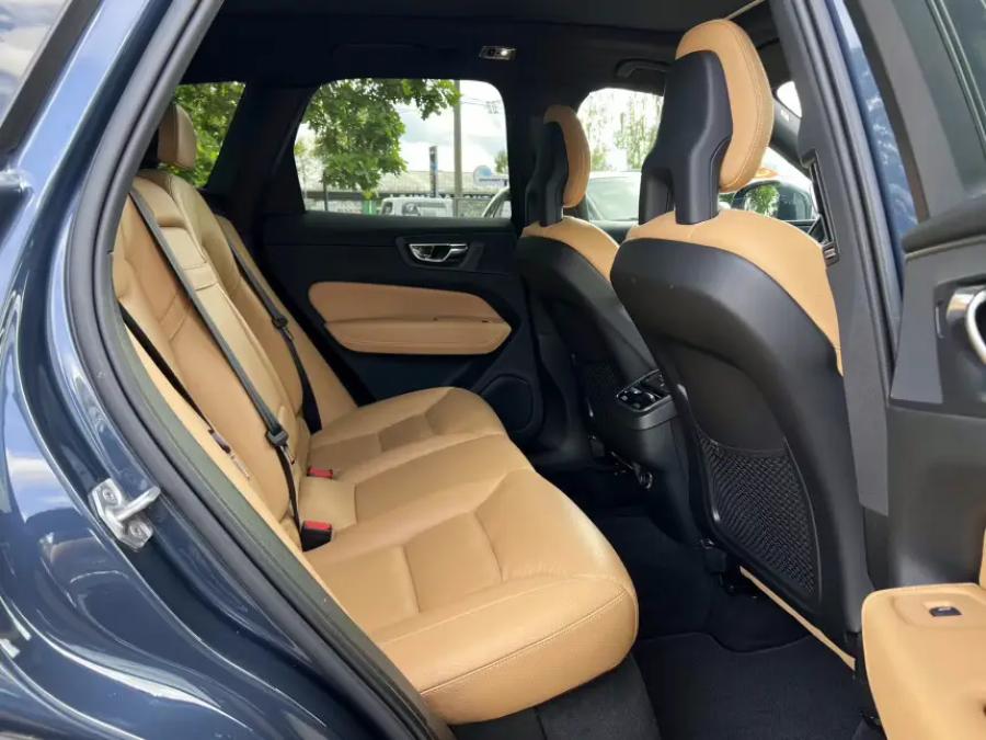 Zils Volvo XC60 2018 Rīga, ar dzinēja tilpumu 2.00 L un nobraukumu 183 tūkst. km par 24550 €, foto 14 vietnē AUTOMOTO.COM.LV