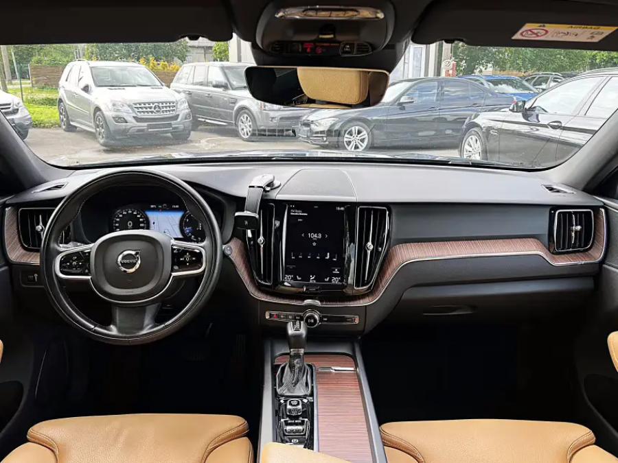 Zils Volvo XC60 2018 Rīga, ar dzinēja tilpumu 2.00 L un nobraukumu 183 tūkst. km par 24550 €, foto 16 vietnē AUTOMOTO.COM.LV