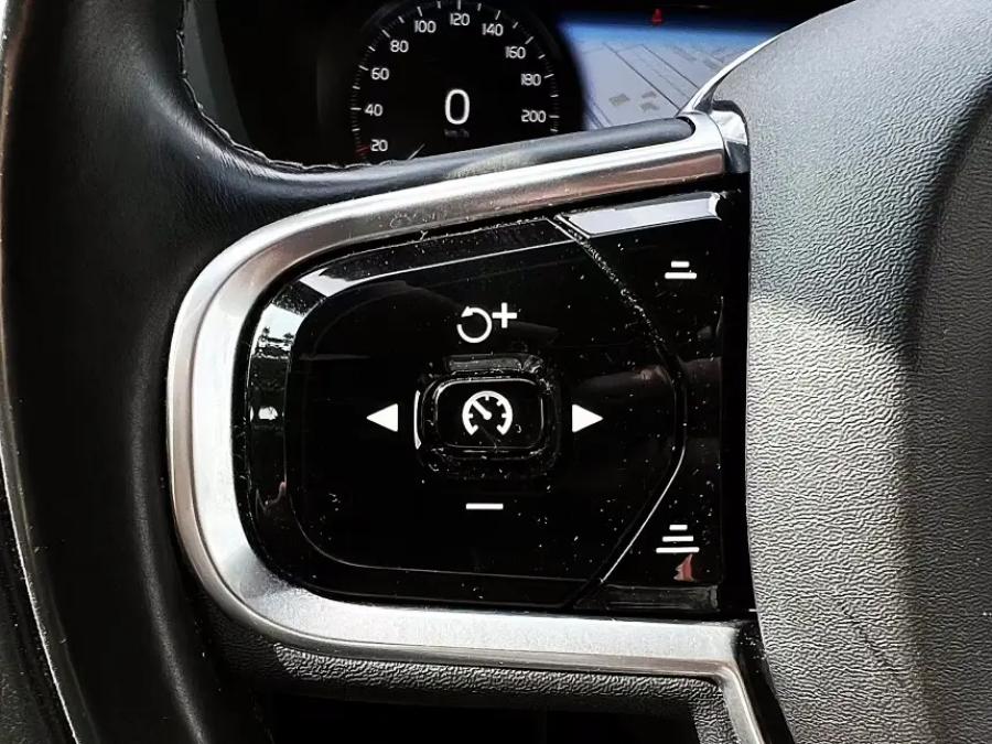 Zils Volvo XC60 2018 Rīga, ar dzinēja tilpumu 2.00 L un nobraukumu 183 tūkst. km par 24550 €, foto 28 vietnē AUTOMOTO.COM.LV