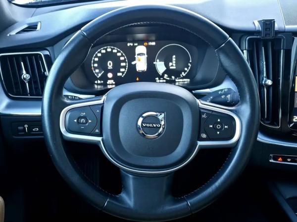Zils Volvo XC60 2018 Rīga, ar dzinēja tilpumu 2.00 L un nobraukumu 66 tūkst. km par 26490 €, foto 9 vietnē AUTOMOTO.COM.LV