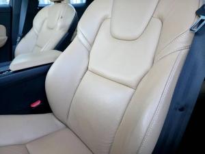 Blue Volvo XC60 2018 in Riga, with an engine capacity of 2.00 L and mileage of 66 thousand km for 26490 €, photo 15 on AUTOMOTO.COM.LV