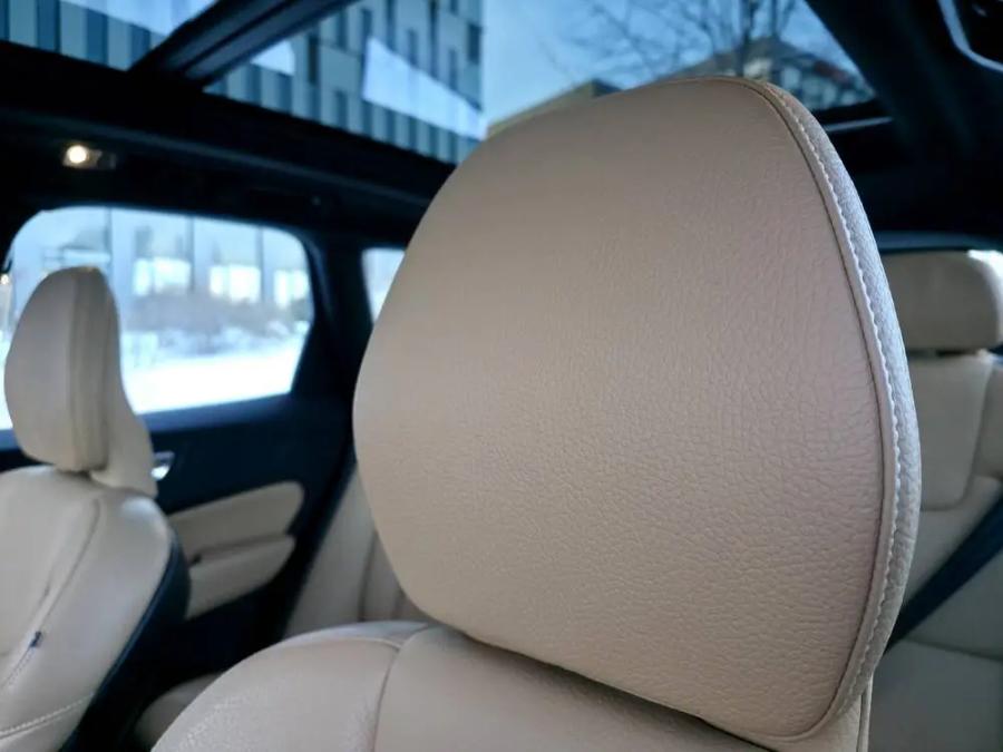 Blue Volvo XC60 2018 in Riga, with an engine capacity of 2.00 L and mileage of 66 thousand km for 26490 €, photo 20 on AUTOMOTO.COM.LV