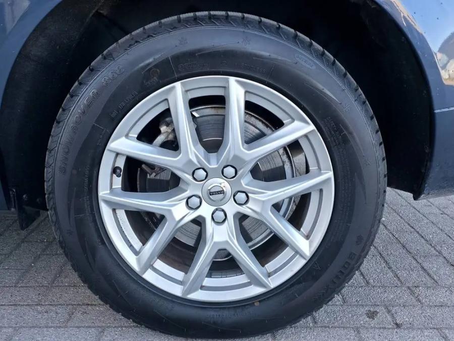 Blue Volvo XC60 2018 in Riga, with an engine capacity of 2.00 L and mileage of 66 thousand km for 26490 €, photo 36 on AUTOMOTO.COM.LV
