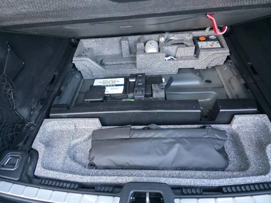 Blue Volvo XC60 2018 in Riga, with an engine capacity of 2.00 L and mileage of 66 thousand km for 26490 €, photo 40 on AUTOMOTO.COM.LV