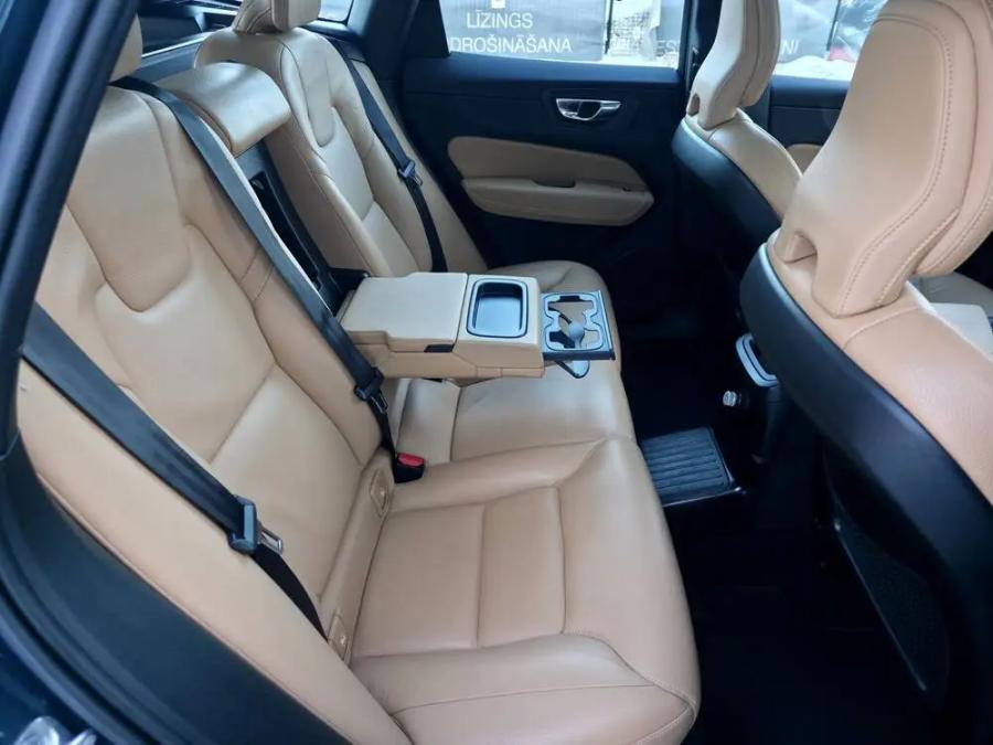 Blue Volvo XC60 2018 in Riga, with an engine capacity of 2.00 L and mileage of 66 thousand km for 26490 €, photo 42 on AUTOMOTO.COM.LV