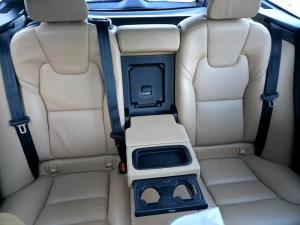 Blue Volvo XC60 2018 in Riga, with an engine capacity of 2.00 L and mileage of 66 thousand km for 26490 €, photo 44 on AUTOMOTO.COM.LV