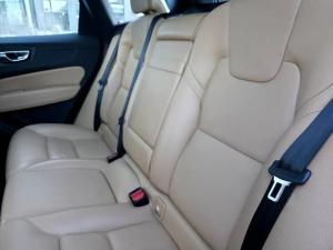 Blue Volvo XC60 2018 in Riga, with an engine capacity of 2.00 L and mileage of 66 thousand km for 26490 €, photo 45 on AUTOMOTO.COM.LV