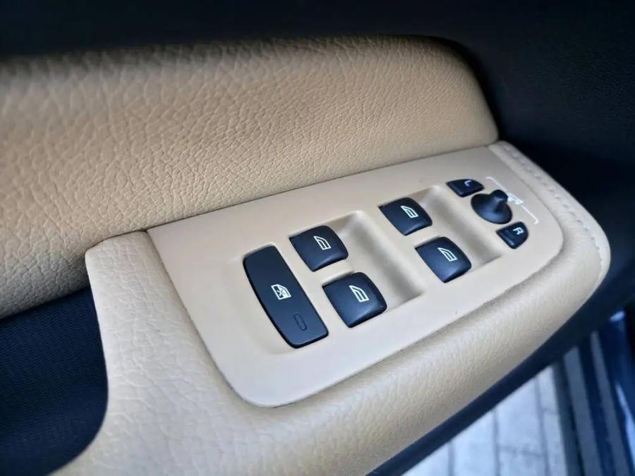 Blue Volvo XC60 2018 in Riga, with an engine capacity of 2.00 L and mileage of 66 thousand km for 26490 €, photo 62 on AUTOMOTO.COM.LV