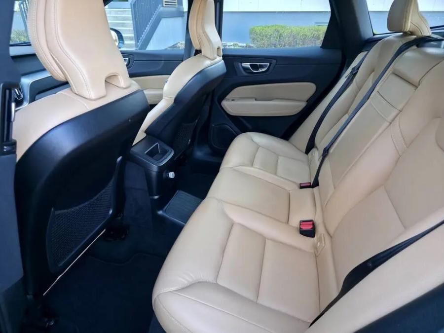 Blue Volvo XC60 2018 in Riga, with an engine capacity of 2.00 L and mileage of 66 thousand km for 26490 €, photo 65 on AUTOMOTO.COM.LV