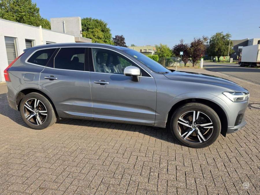 Blue Volvo XC60 2018 in Utena, with an engine capacity of 1.98 L and mileage of 342 thousand km for 11650 €, photo 5 on AUTOMOTO.COM.LV
