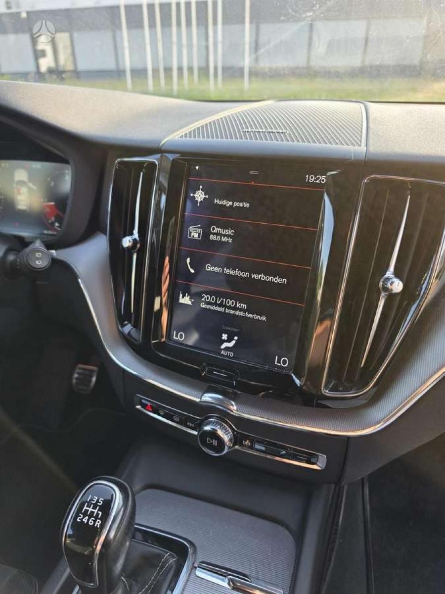 Blue Volvo XC60 2018 in Utena, with an engine capacity of 1.98 L and mileage of 342 thousand km for 11650 €, photo 12 on AUTOMOTO.COM.LV