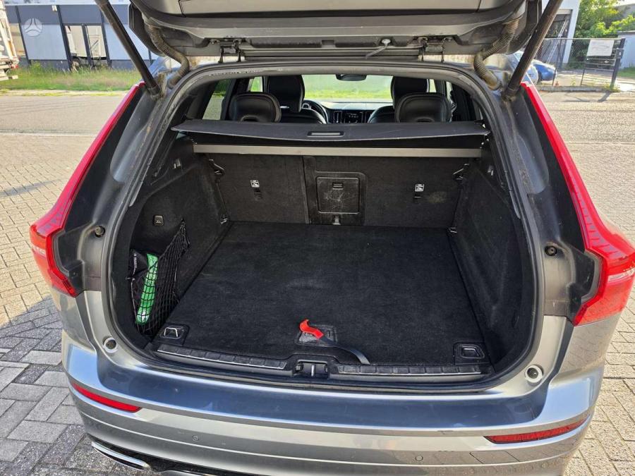 Blue Volvo XC60 2018 in Utena, with an engine capacity of 1.98 L and mileage of 342 thousand km for 11650 €, photo 15 on AUTOMOTO.COM.LV