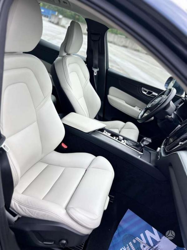 Zils Volvo XC60 2018 Panevēža, ar dzinēja tilpumu 1.97 L un nobraukumu 300 tūkst. km par 15900 €, foto 9 vietnē AUTOMOTO.COM.LV