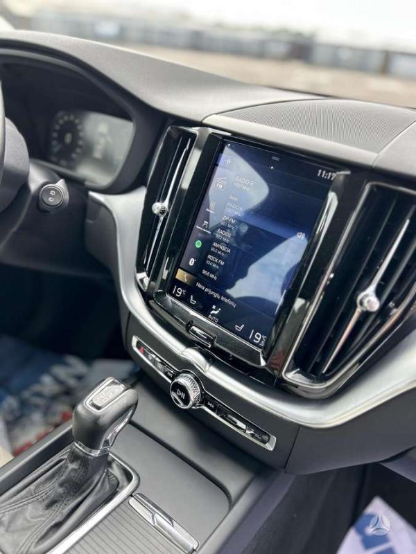 Zils Volvo XC60 2018 Panevēža, ar dzinēja tilpumu 1.97 L un nobraukumu 300 tūkst. km par 15900 €, foto 10 vietnē AUTOMOTO.COM.LV