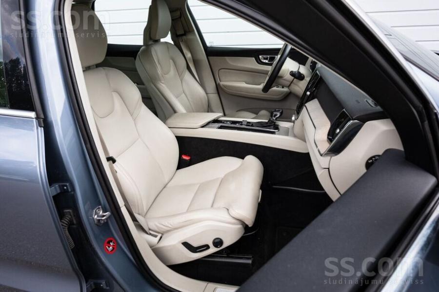 Zils Volvo XC60 2018 Rīga, ar dzinēja tilpumu 2.00 L un nobraukumu 193 tūkst. km par 17950 €, foto 7 vietnē AUTOMOTO.COM.LV