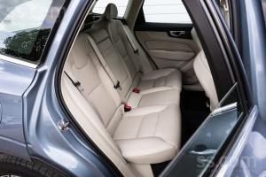 Zils Volvo XC60 2018 Rīga, ar dzinēja tilpumu 2.00 L un nobraukumu 193 tūkst. km par 17950 €, foto 8 vietnē AUTOMOTO.COM.LV