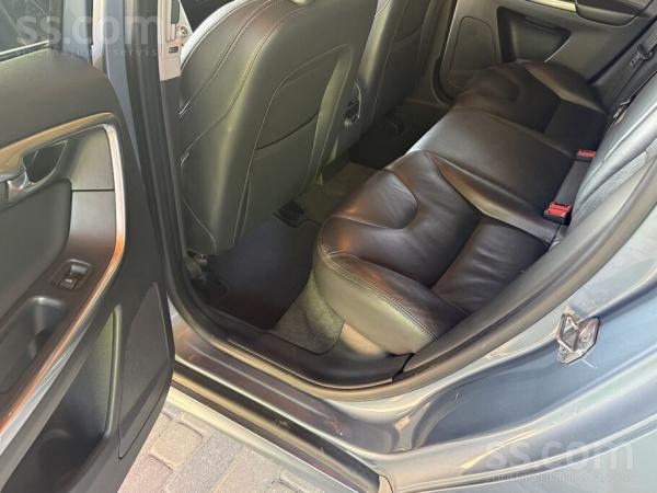 Zils Volvo XC60 2018 Jelgava, ar dzinēja tilpumu 2.00 L un nobraukumu 256 tūkst. km par 12700 €, foto 9 vietnē AUTOMOTO.COM.LV