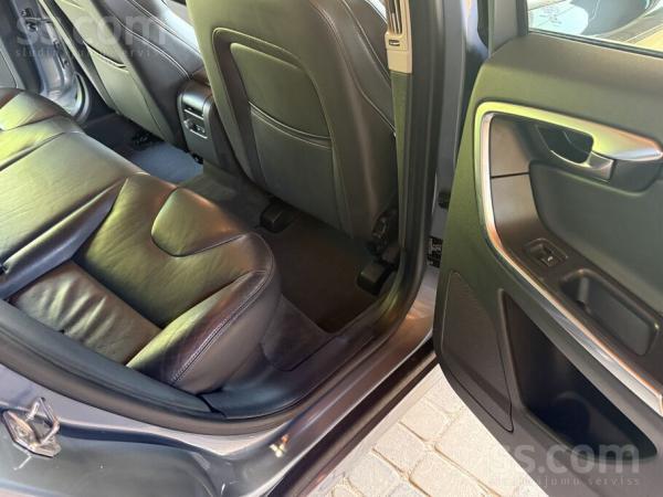 Zils Volvo XC60 2018 Jelgava, ar dzinēja tilpumu 2.00 L un nobraukumu 256 tūkst. km par 12700 €, foto 10 vietnē AUTOMOTO.COM.LV