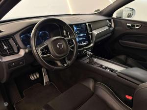 Blue Volvo XC60 2018 in Marijampole, with an engine capacity of 1.97 L and mileage of 205 thousand km for 19999 €, photo 3 on AUTOMOTO.COM.LV