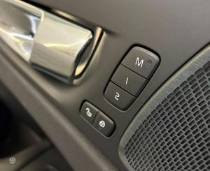 Blue Volvo XC60 2018 in Marijampole, with an engine capacity of 1.97 L and mileage of 205 thousand km for 19999 €, photo 13 on AUTOMOTO.COM.LV
