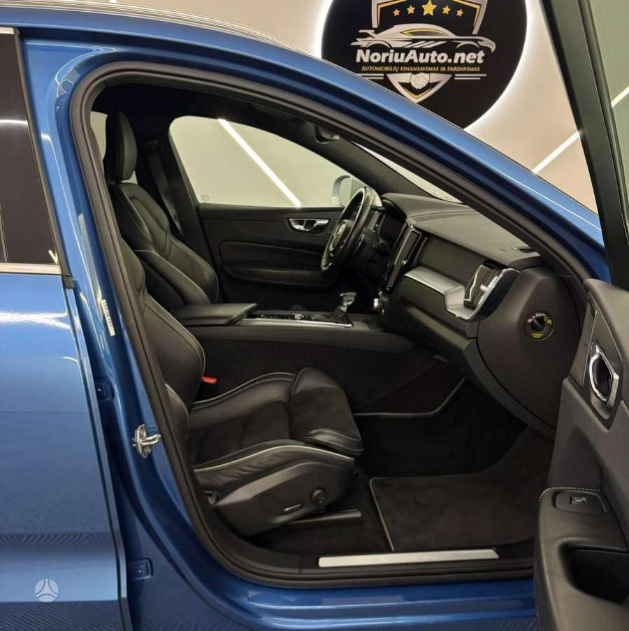 Blue Volvo XC60 2018 in Marijampole, with an engine capacity of 1.97 L and mileage of 205 thousand km for 19999 €, photo 20 on AUTOMOTO.COM.LV
