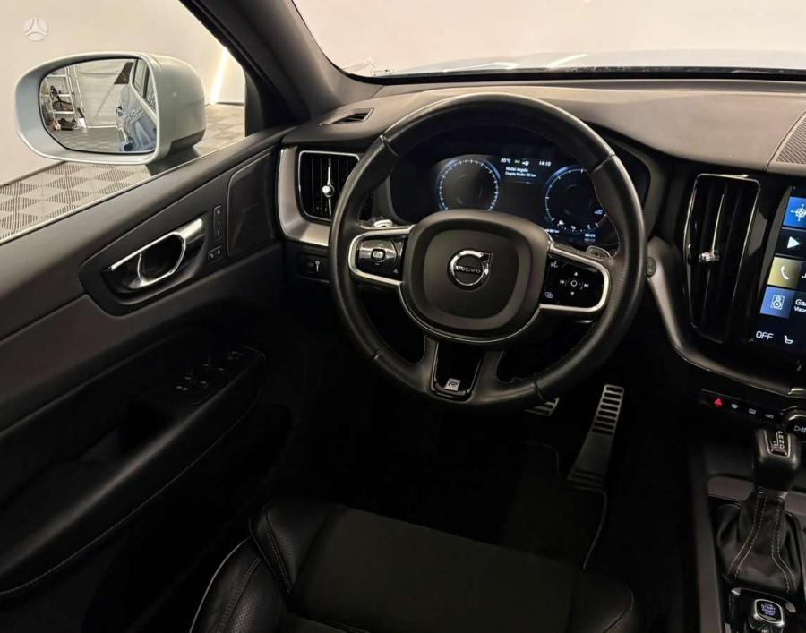 Blue Volvo XC60 2018 in Marijampole, with an engine capacity of 1.97 L and mileage of 205 thousand km for 19999 €, photo 21 on AUTOMOTO.COM.LV