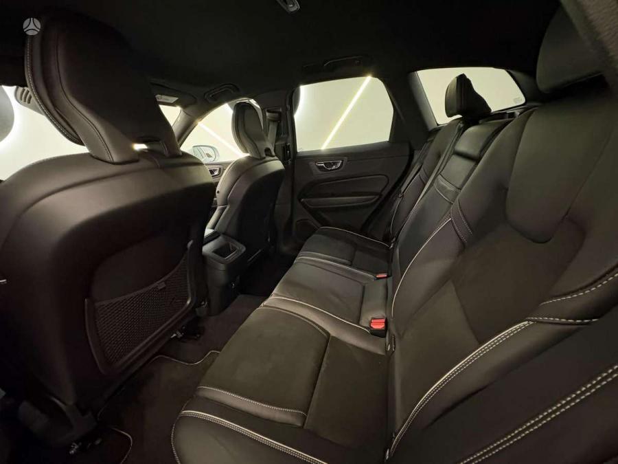 Blue Volvo XC60 2018 in Marijampole, with an engine capacity of 1.97 L and mileage of 205 thousand km for 19999 €, photo 23 on AUTOMOTO.COM.LV