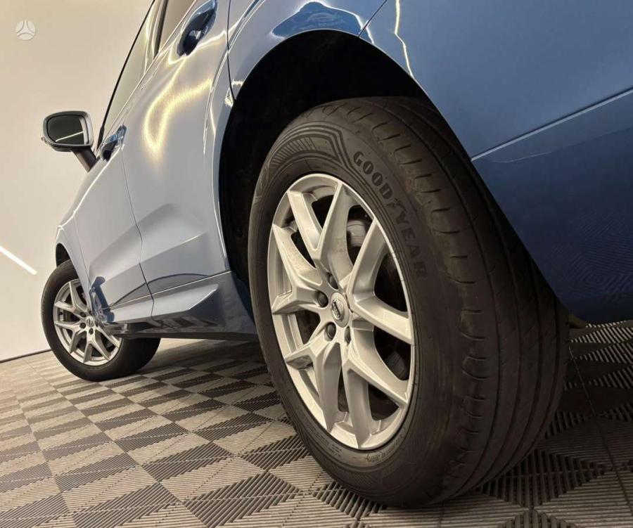 Blue Volvo XC60 2018 in Marijampole, with an engine capacity of 1.97 L and mileage of 205 thousand km for 19999 €, photo 25 on AUTOMOTO.COM.LV