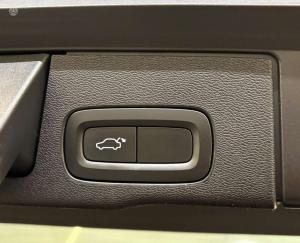 Blue Volvo XC60 2018 in Marijampole, with an engine capacity of 1.97 L and mileage of 205 thousand km for 19999 €, photo 28 on AUTOMOTO.COM.LV