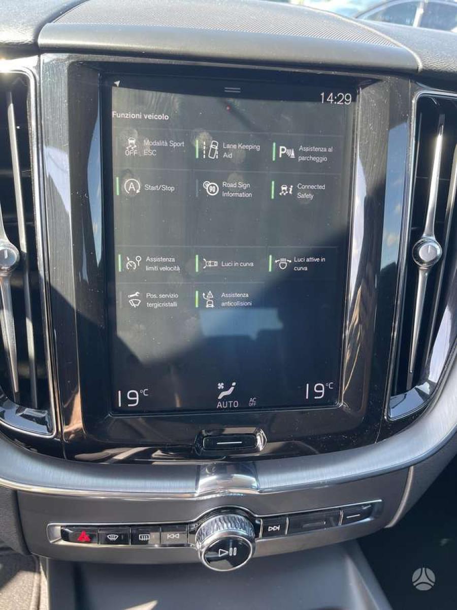 Zils Volvo XC60 2018 Panevēža, ar dzinēja tilpumu 1.97 L un nobraukumu 189 tūkst. km par 15200 €, foto 15 vietnē AUTOMOTO.COM.LV