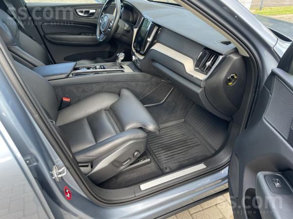 Blue Volvo XC60 2018 in Ogre, with an engine capacity of 2.00 L and mileage of 111 thousand km for 22470 €, photo 8 on AUTOMOTO.COM.LV