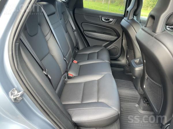 Blue Volvo XC60 2018 in Ogre, with an engine capacity of 2.00 L and mileage of 111 thousand km for 22470 €, photo 9 on AUTOMOTO.COM.LV