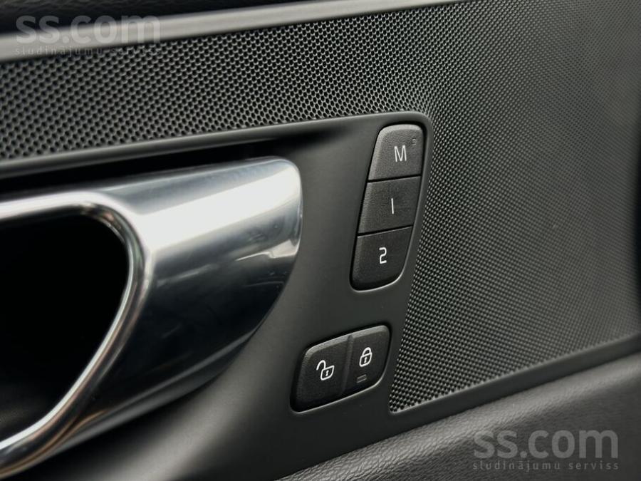 Zils Volvo XC60 2019 Jelgava, ar dzinēja tilpumu 2.00 L un nobraukumu 199 tūkst. km par 24500 €, foto 26 vietnē AUTOMOTO.COM.LV