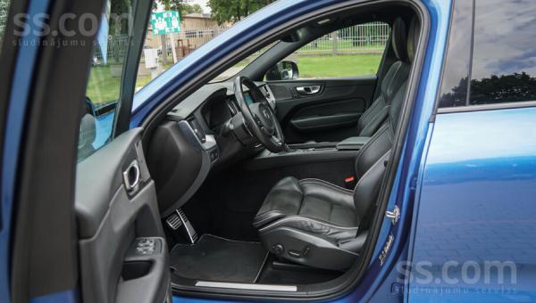 Blue Volvo XC60 2019 in Riga, with an engine capacity of 2.00 L and mileage of 250 thousand km for 19950 €, photo 7 on AUTOMOTO.COM.LV
